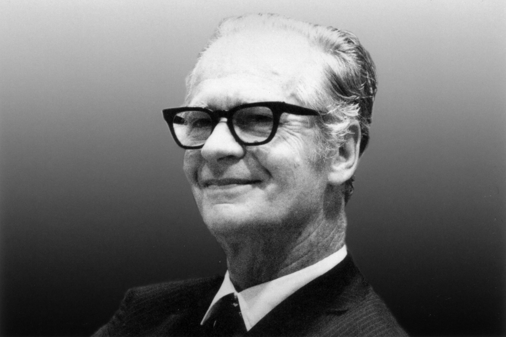 B F Skinner Behavioral Scientist Who Invented Skinner Box