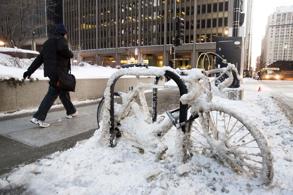 Frozen Chicago: What The Windy City Looks Like Under Ice, Thanks To The ...