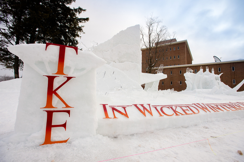 Incredible Snow Sculptures Bring Your Favorite Children's Movies To ...