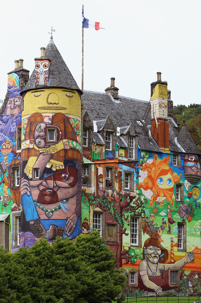 Street Artists Turn An Old Scottish Castle Into A Psychedelic Graffiti ...