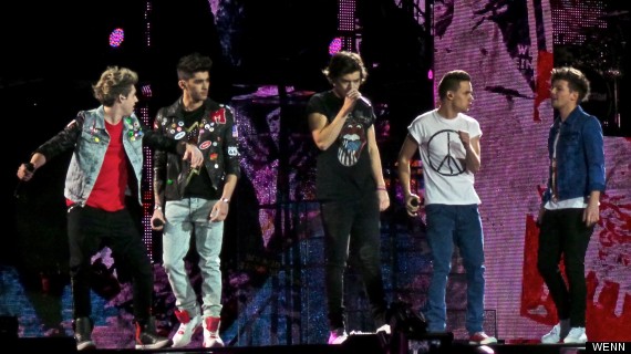 One Direction Take Me Home Tour: Boyband Kick Off World Tour (PICTURES ...