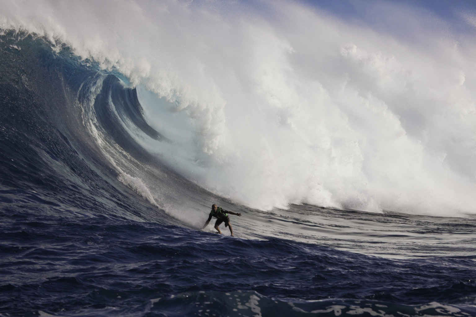 Stunning Visuals Of Surfers Owning Hawaii's Most Dangerous Wave | HuffPost