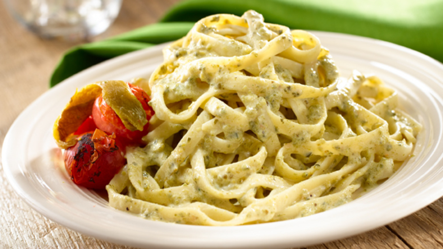 Tallarín al chile poblano (RECETA) | HuffPost