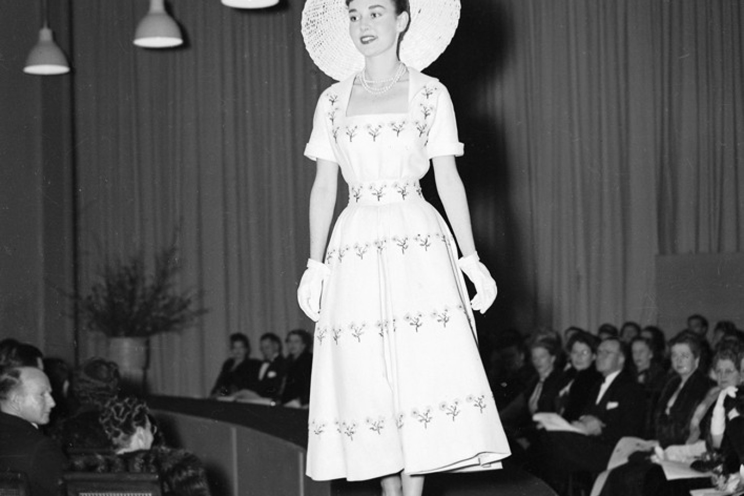 7 Ways Fashion Shows Were Different In The 1950s | HuffPost