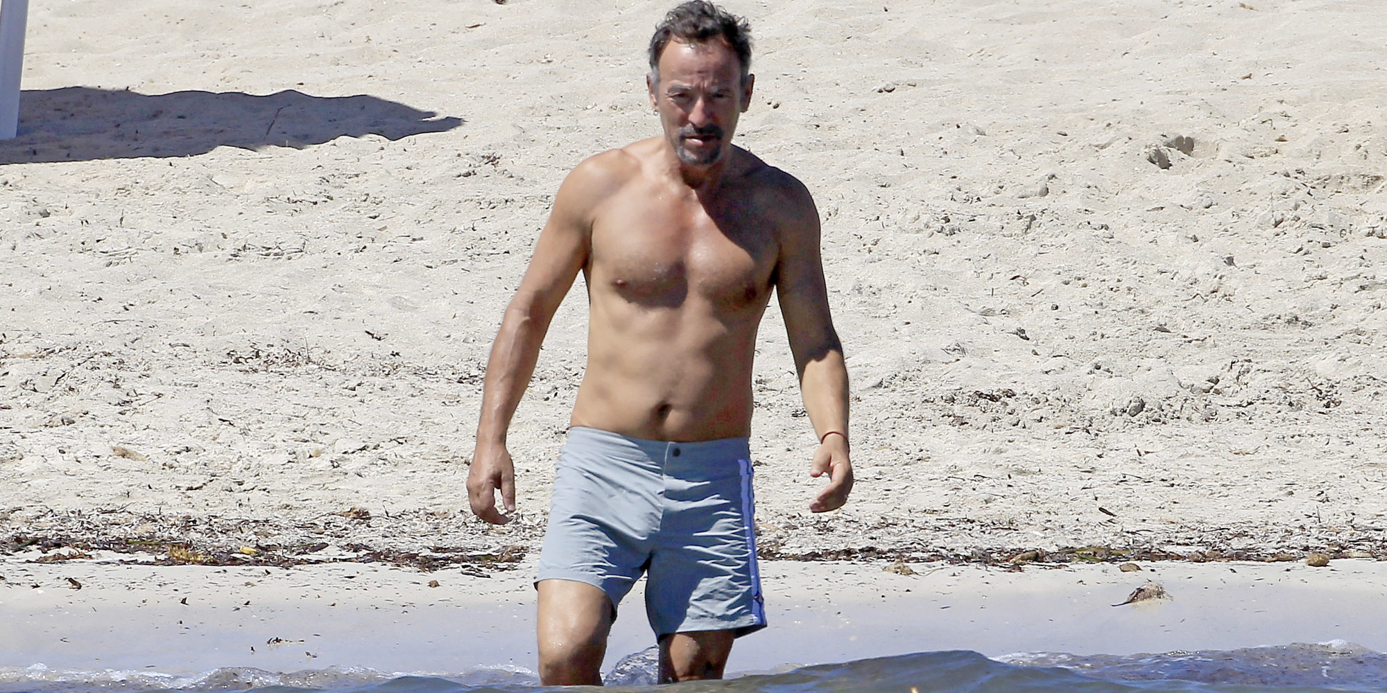 Bruce Springsteen Gives Men Half His Age A Run For Their Money As He ...
