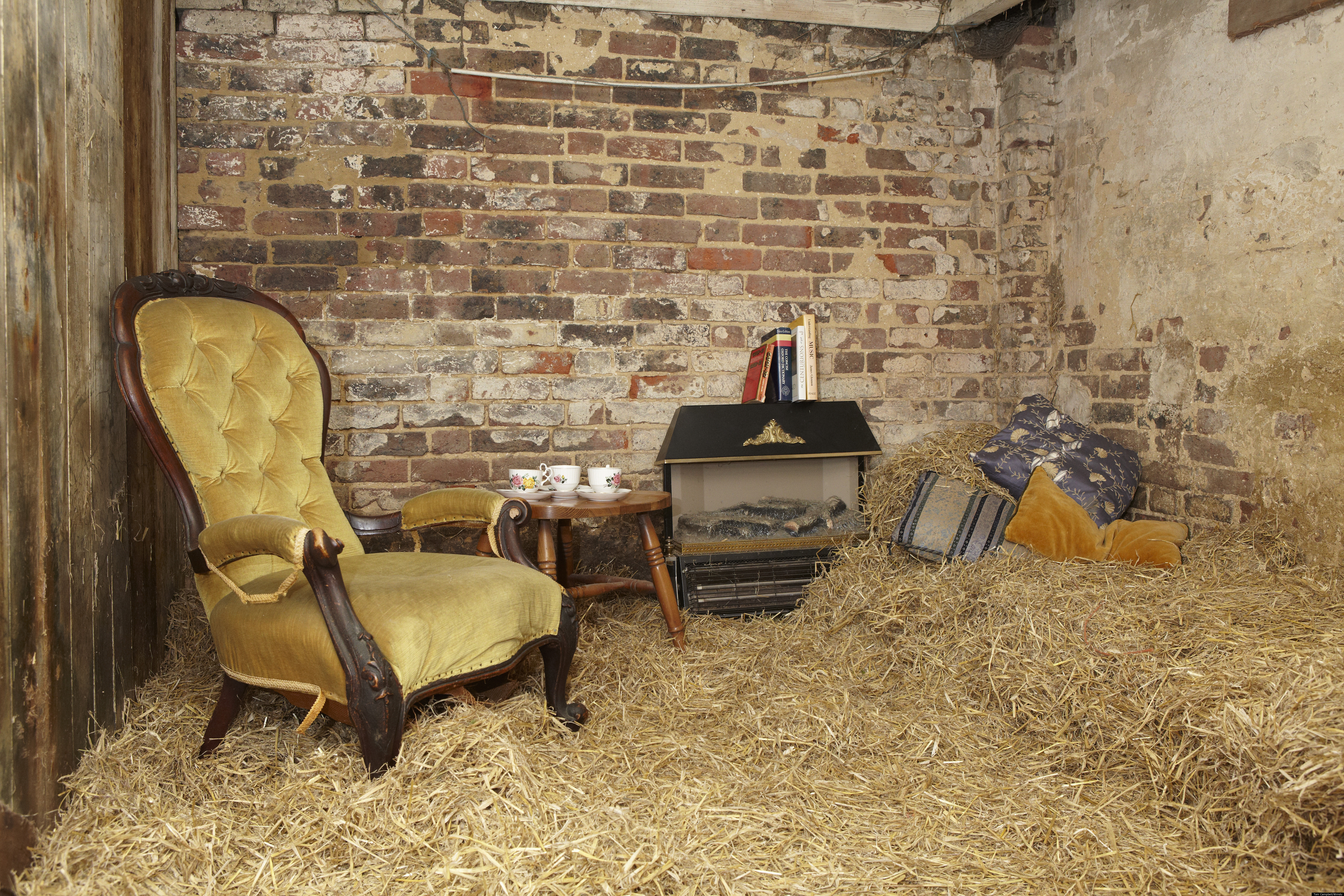 Christmas Stable For Hire: Authentic Nativity Experience For £12 A ...